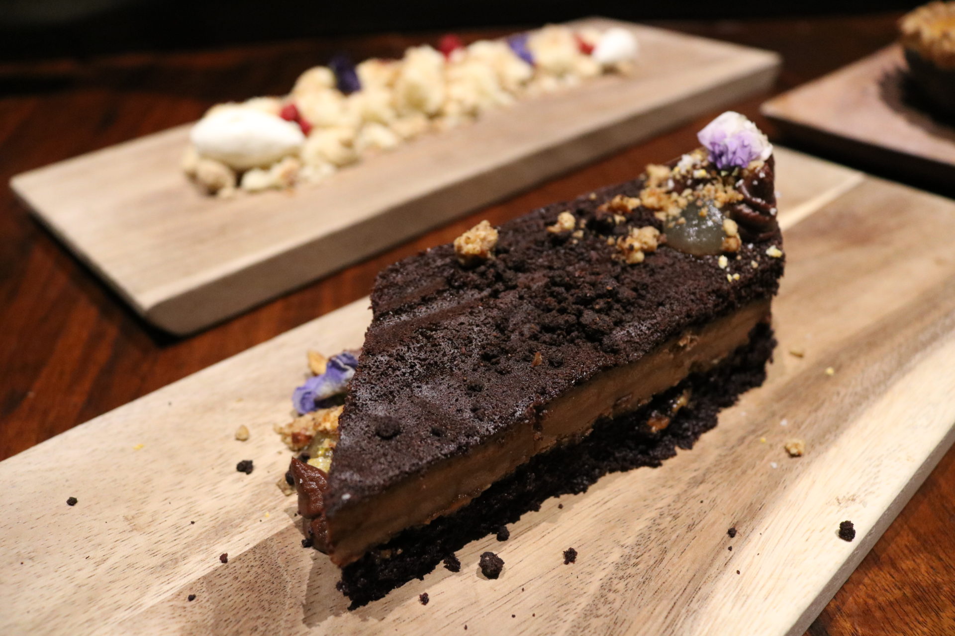 The Knotty Deck Is Seriously Raising The Bar For Hotel Restaurants - So ...